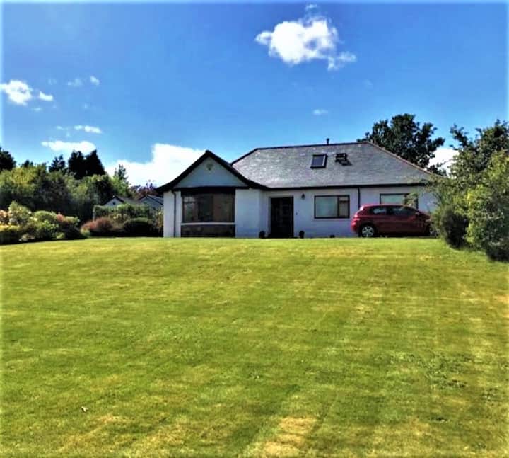 King Size Bedroom With En-suite Shower - Beauly