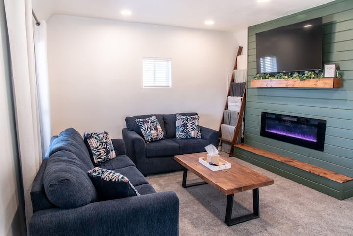 Basecamp - A Modern Retreat Near Old Colorado City - Colorado Springs, CO