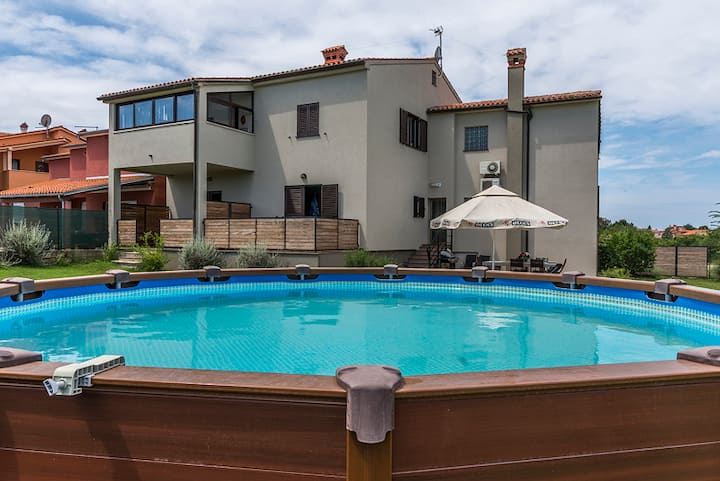 Family-friendly Apartment Maja - Pula