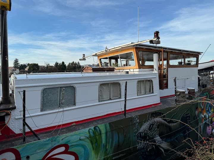 ÜBernachten Auf Einem Altem Frachtschiff - Black Forest