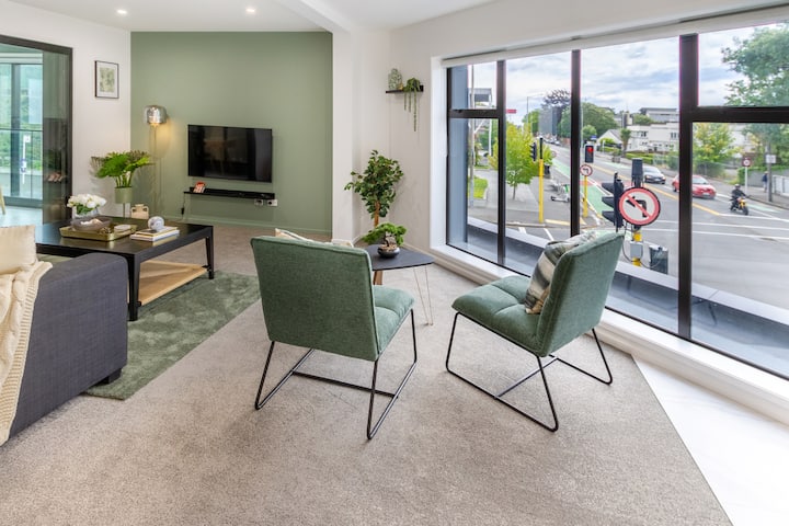 Chic 3-br Cbd Gem In Christchurch: Prime Location - Christchurch