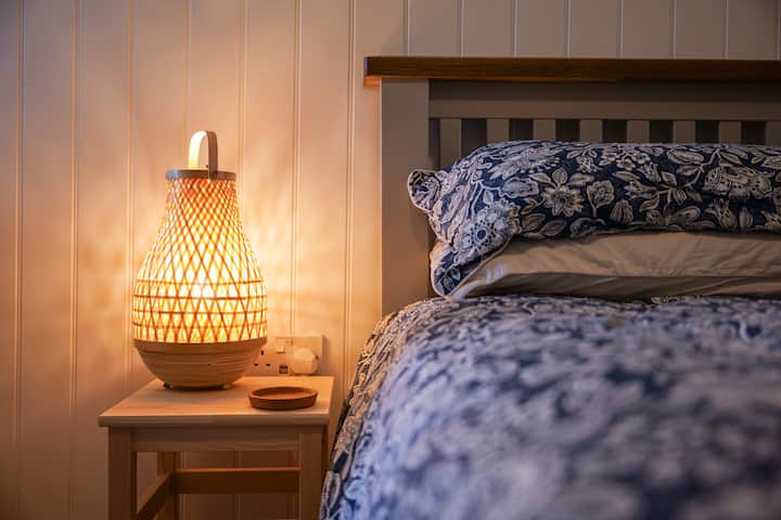Cozy, Quiet Studio With King Sized Bed - Bradford-on-Avon