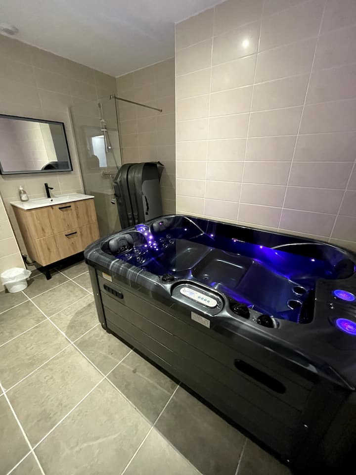 Gîte-appart Avec Jacuzzi - 29m2 - Saint-Étienne