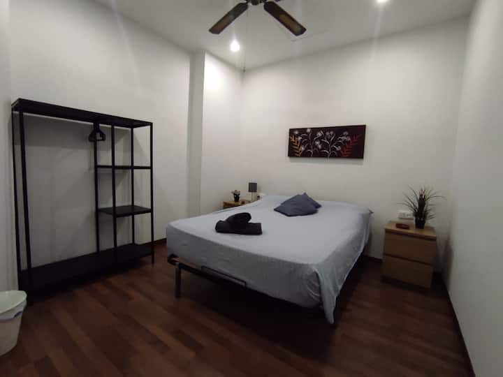 3b. Habitación Doble Con Wifi Cerca Al Camp Nou - L'Hospitalet de Llobregat