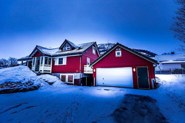 Superb. Location, House, 5 Bedrooms - Tromsø