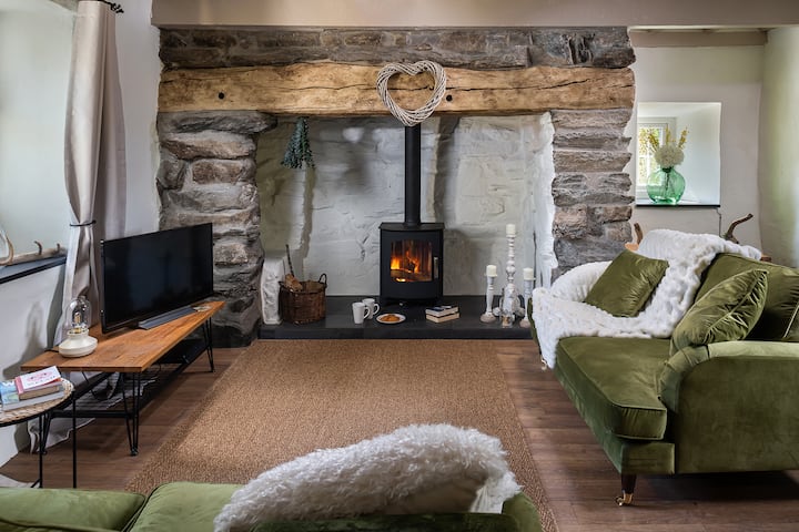Stone Cottage  Waterfall Views  Outdoor Bath - Betws-y-Coed