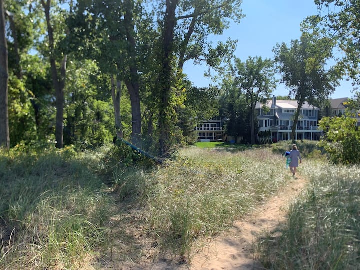 Perfect Summer Getaway - Lake Michigan Backyard! - Michigan City, IN