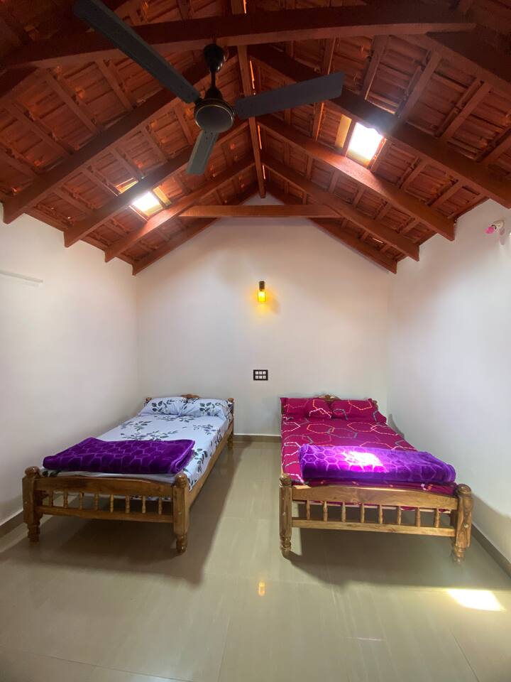 Koodige Stays 7 Persons Bedroom - Mudigere