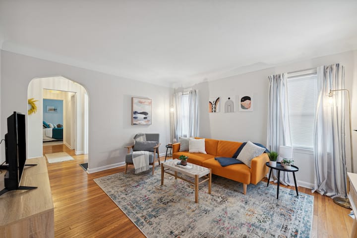 Vibrant & Colorful Home W/ 2brs + Private Office! - Toledo