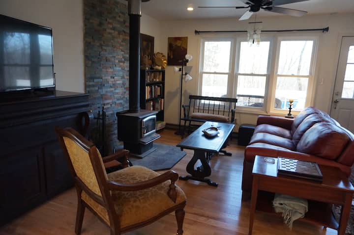 Peaceful  Country Cottage In Catskill - Round Top, NY