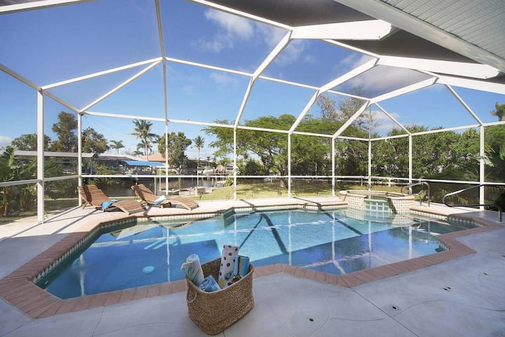 Villa Paradise Point W/ Pool - Pine Island, FL