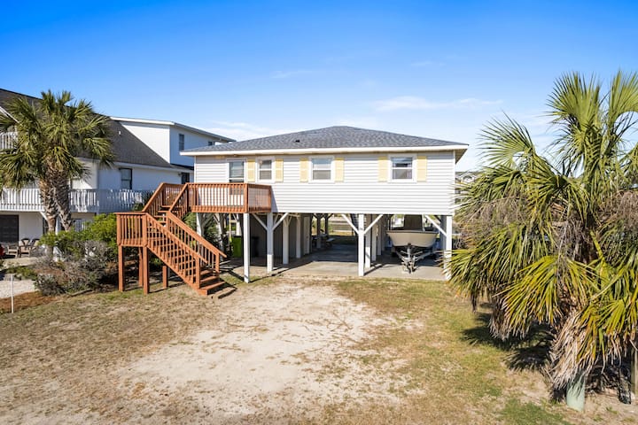 Charming House Along The Canal - Ocean Isle Beach, North Carolina