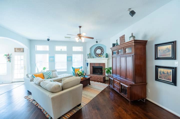 Relaxing Escape 4br/2ba - Humble, TX