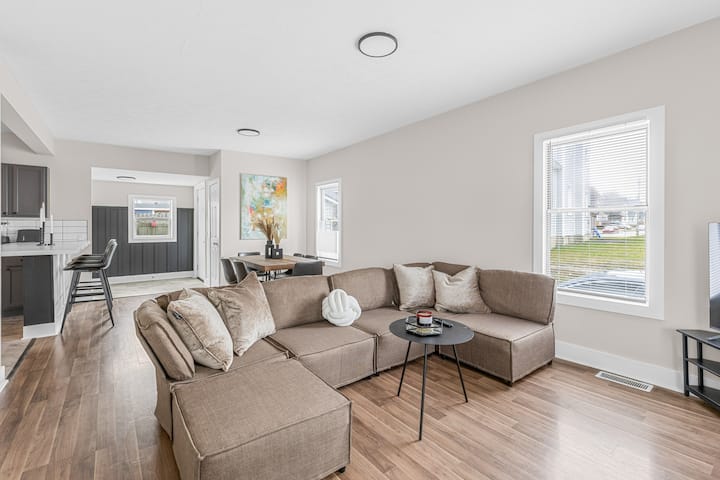 Charming Home Near Heart Of Downtown Sleeps 12 - Grand Rapids, MI