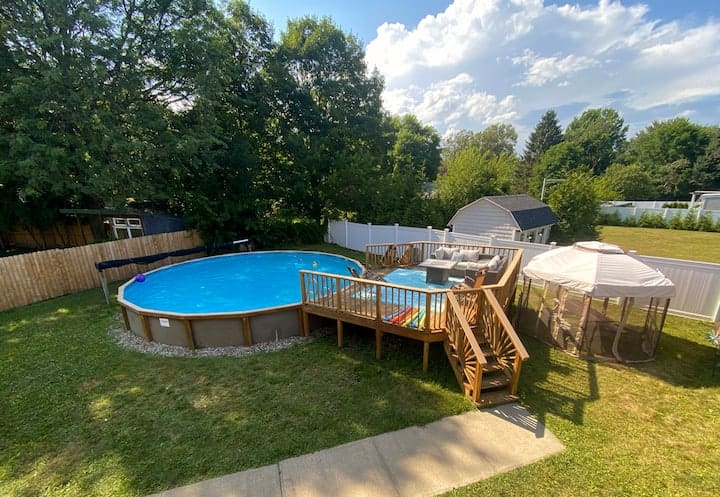 Pool House Walk To The Track. - Saratoga Springs, NY