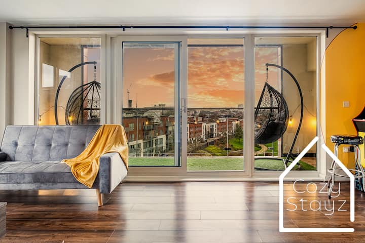 Balcony View | 2 Prvt Park | Games Room - Birmingham