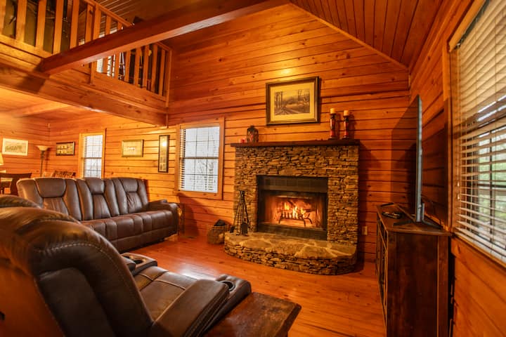 Bear Rock Cabin - Walland, TN