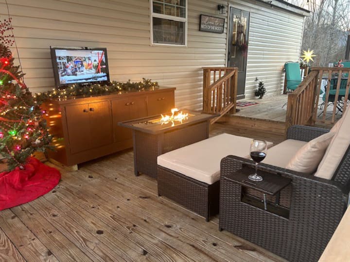 Dragonflies On The Creek - Tiny Home - Cabin Feel - Bryson City, NC