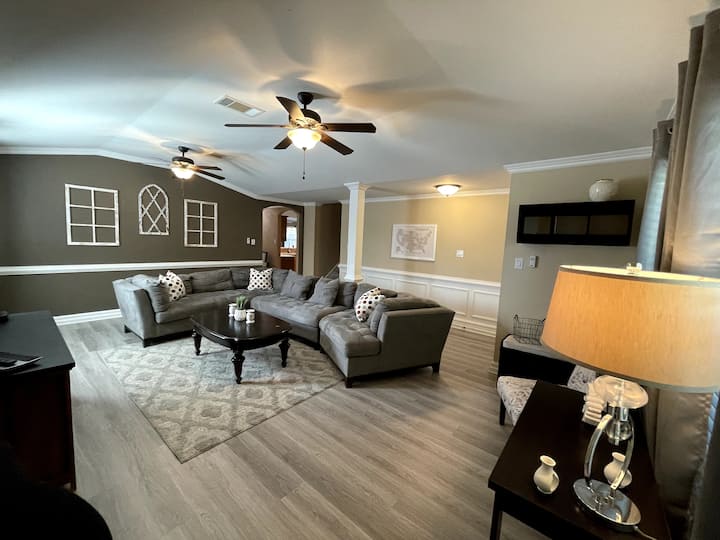 Cul-de-sac Home Near Kalahari, Dell Diamond - Round Rock, TX