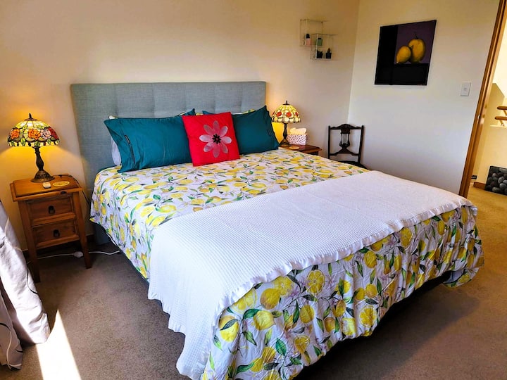 Double Room, Hot Tub & Views Near Adventure Park - Christchurch
