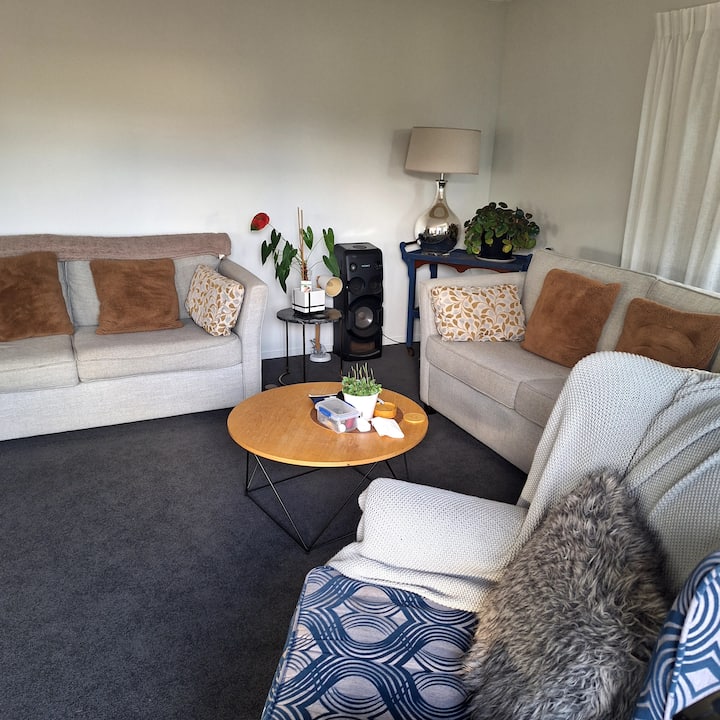 Room For You, With Family Vibes & Pets - Te Puke