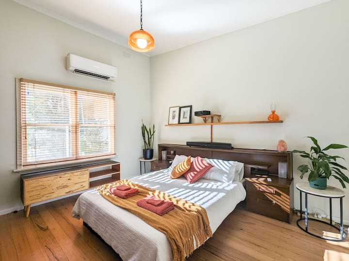 2br Unit W/ Private Courtyard & Off Street Parking - Brunswick