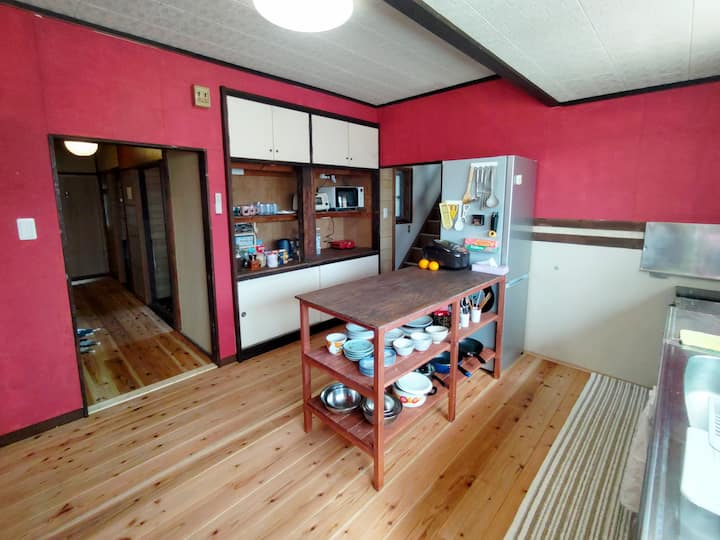 5 Mins Walk To Sea [Twin Room] Guesthouse Bench - 교탄고시