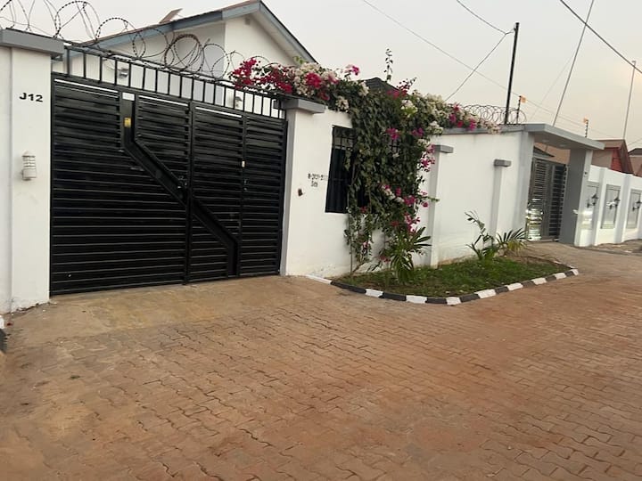 Brusubi House Vacation Rentals - Brikama, The Gambia | Airbnb