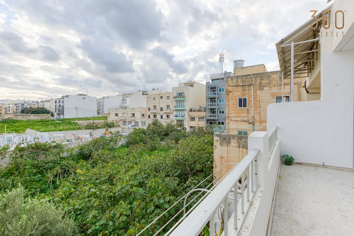 Lovely 2br Home With Spacious Terrace In Gzira - Malta