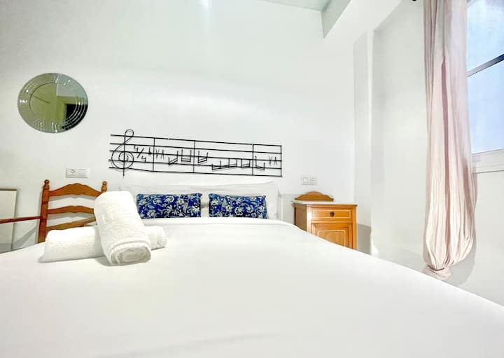 Virgen Carmen Dolorosa - Plaza De La Alameda- - Sevilla, España