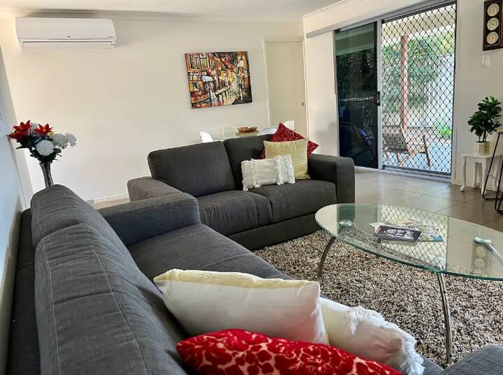 Home Sweet Home  - A/c & Netflix - Bundaberg Central