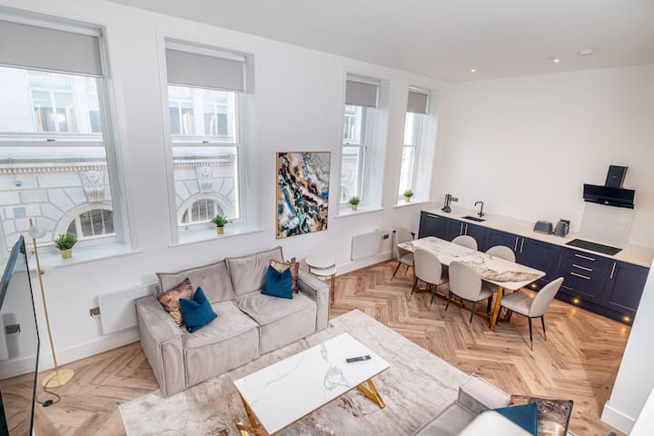 Two-bedroom Duplex Penthouse (Sleeps 5) - Liverpool