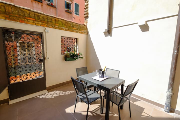 Modern, Private Terrace On Canal - Venise