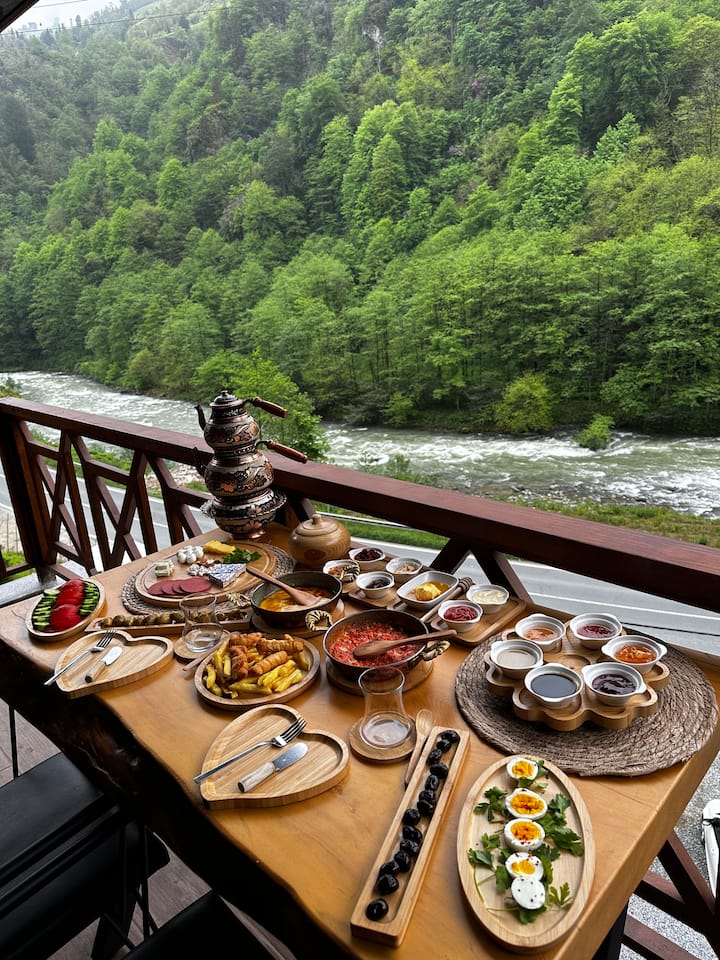 Kırmızı Suit Oda - Çamlıhemşin