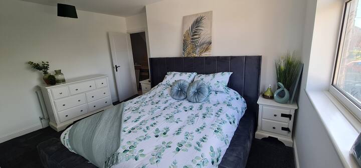 Spacious Newly Refurbished Home - Hull