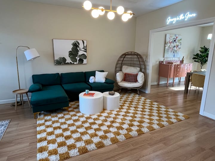 Groovy In The Grove - 3 Bedrooms, 4 Beds - St. Louis, MO