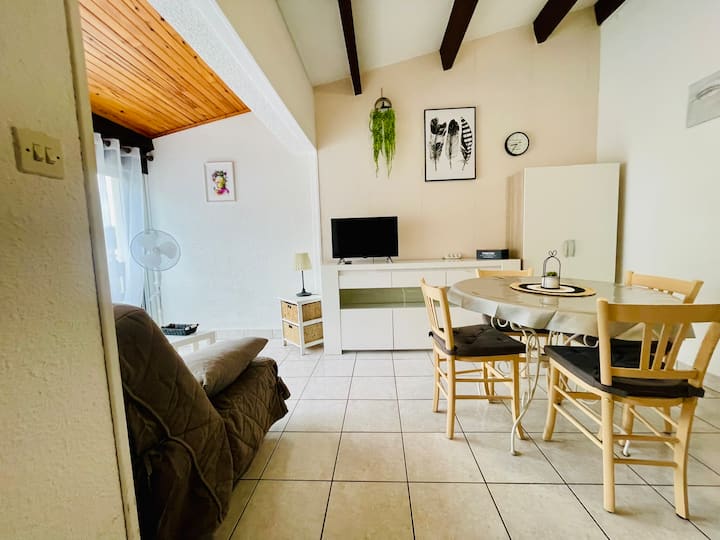 Caprica/piscine/parking/plage 400m - Vias