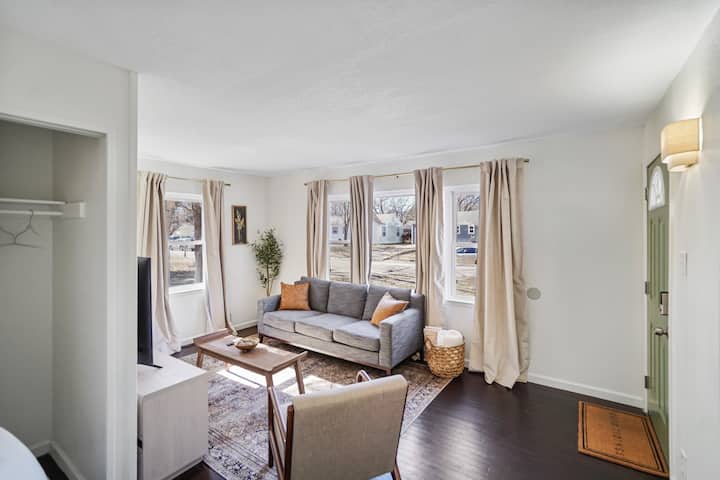 Tranquil Topeka Getaway - Topeka Zoo & Conservation Center