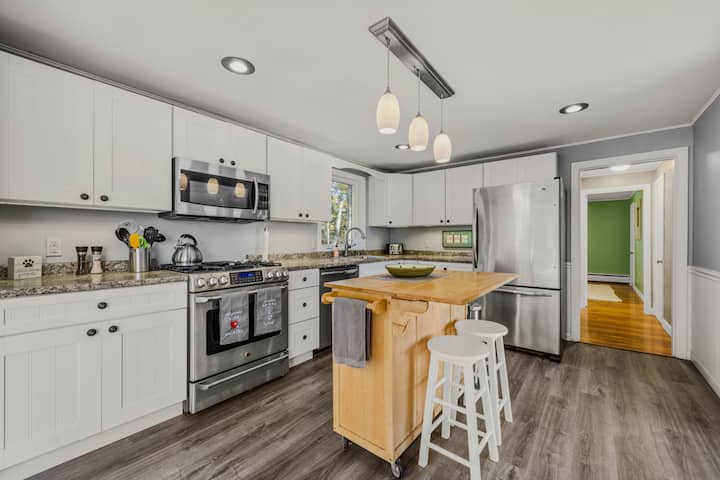 Paws And Pines Retreat! - Maine