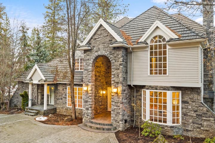 Castle On The Lake - Coeur d'Alene, ID