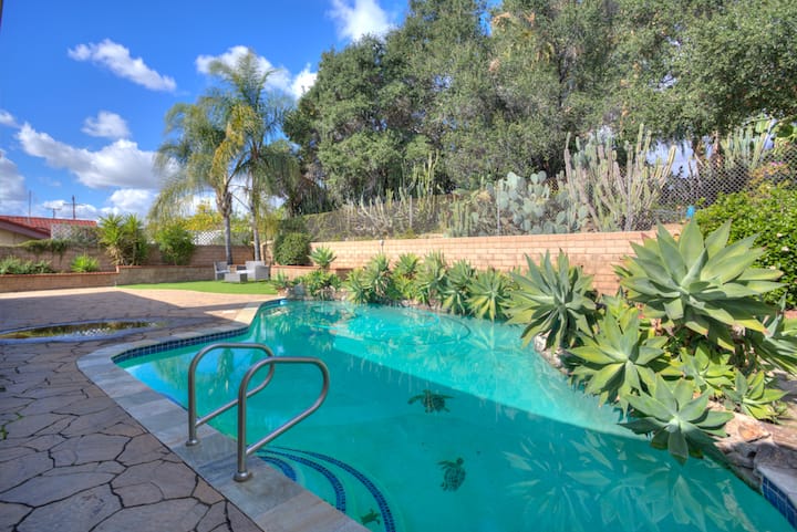 Spacious Retreat Pool Home Near Dtla| 3b2b - Azusa, CA