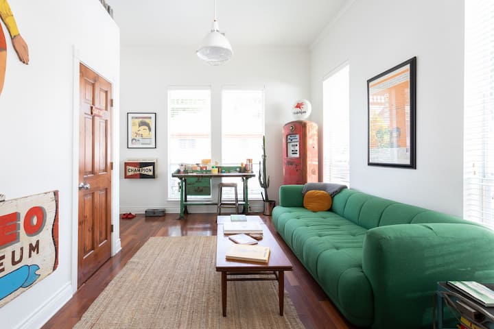 Curated Vintage Bungalow - Austin, TX