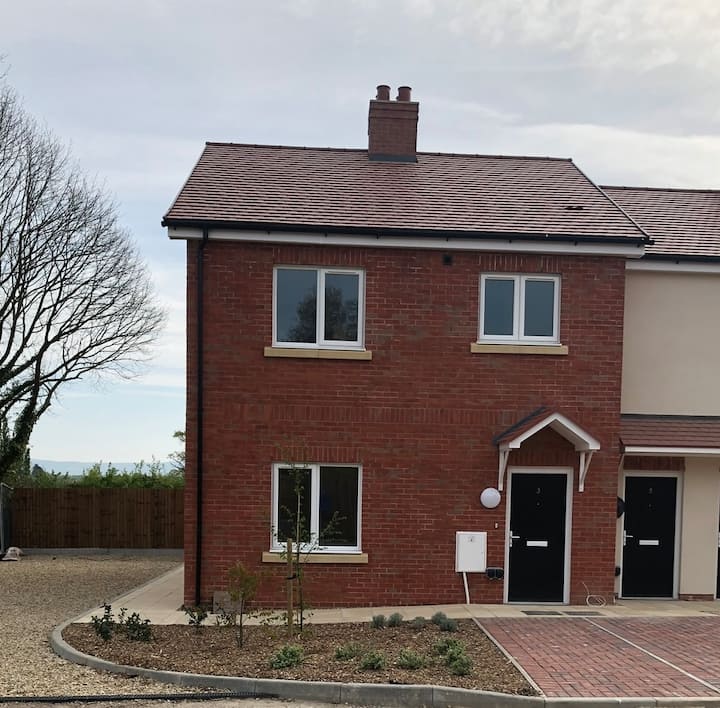 Modern 3 Bedroom Sleeps 5 - Cheltenham