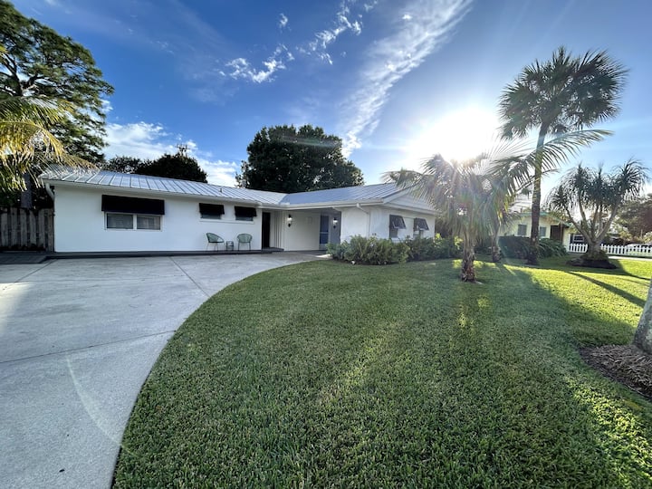 Vintage Charm - Naples, FL