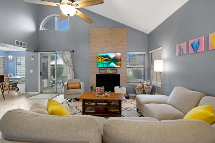 Sunkissed Mountain View Getaway - Phoenix, AZ