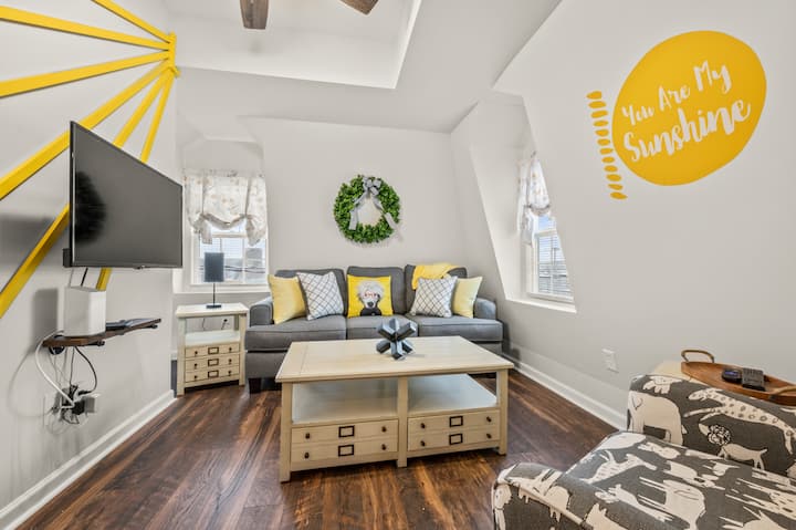 Cozy And Quaint Trackside Oasis - Wallingford, CT