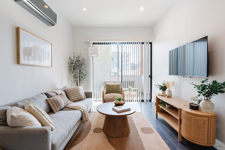 Glamorous Central Gem W/ Patio | Walk Everywhere - San Diego, CA