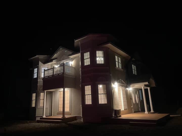 A Luxurious  Villa Designed In Queen Anne Style. - 軽井沢町