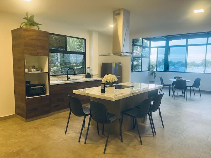Cómodo Y Amplio, Ideal Para Vacaciones O Negocios - Ecuador