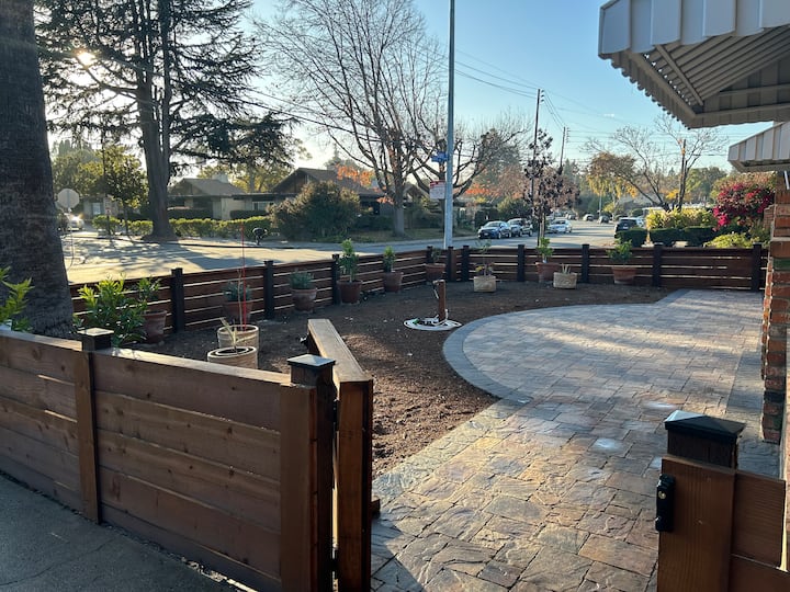 Cozy 3b2b Townhome With A Yard! (Unit A) - Palo Alto, CA